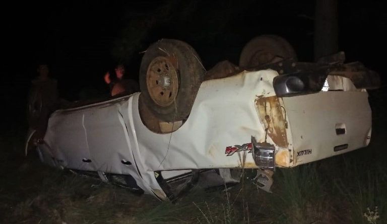 Ituzaingó: un muerto y tres heridos tras el vuelco de una camioneta ... Ituzaingó: un muerto y tres heridos tras el vuelco de una camioneta ...