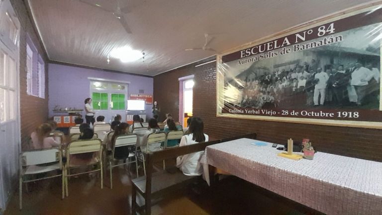 En Oberá comenzarán a usar la bandera de la ciudad durante los actos en las escuelas | El Territorio