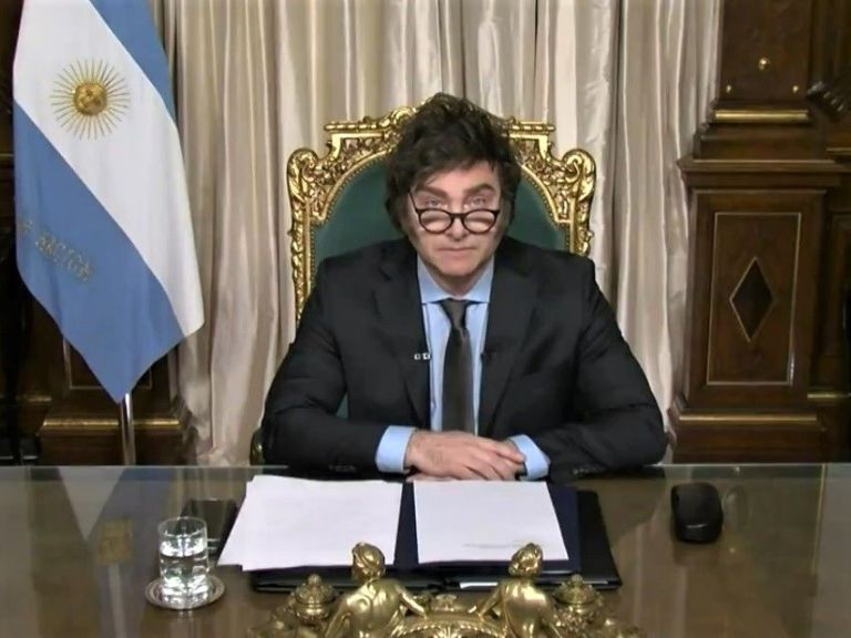 Milei: "Estamos trabajando a brazo partido para evitar la crisis" | El ...