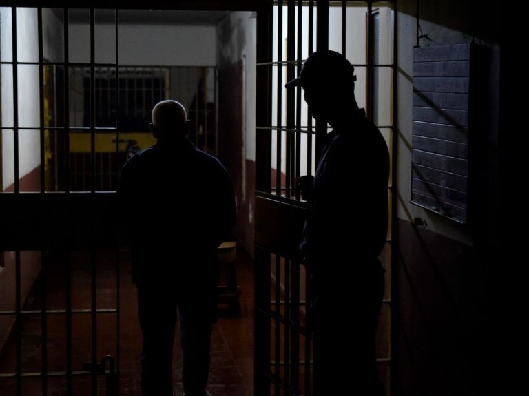 Milei analiza promover cárceles privadas y vender las que están en ...