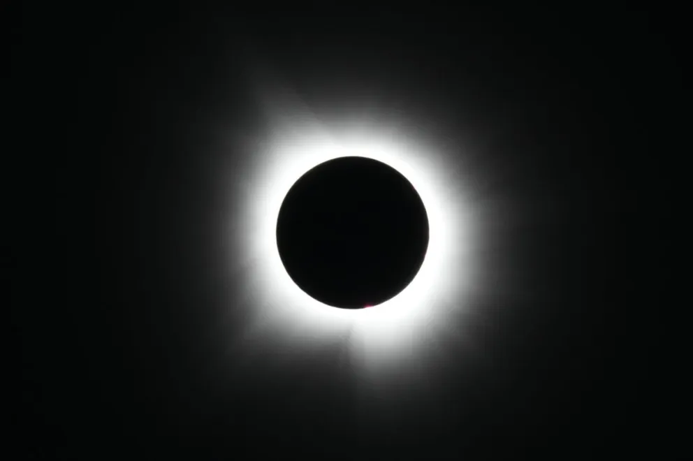 Eclipse total de Sol oscurece los cielos en una franja de Norteamérica ...