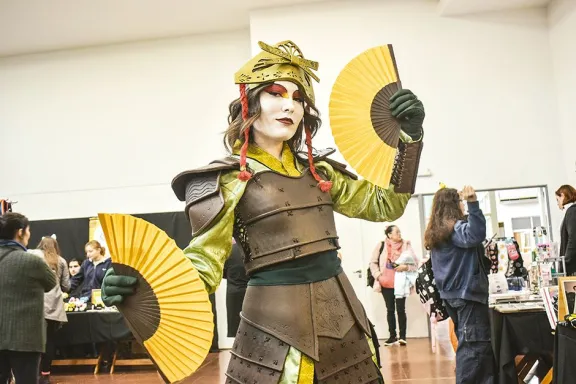 Colorida e ingeniosa fiesta del cosplay con los personajes favoritos ...