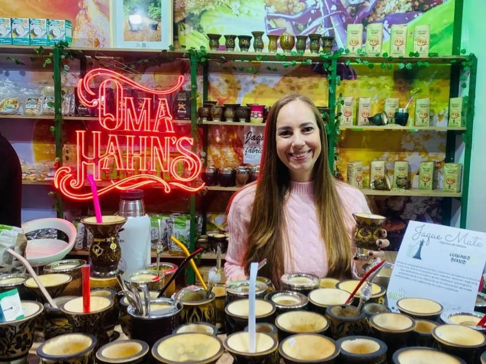 Mates fabricados en El Soberbio en la feria Caminos y Sabores de Buenos ...