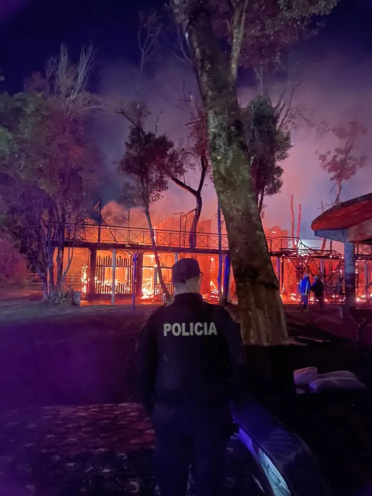 “El fuego se llevó todo”: el dueño del Camping El Palmar del Río habló ...