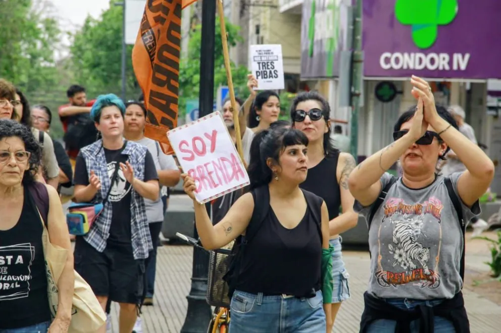 Movilización en Posadas tras el triple femicidio de Florencio Varela ...